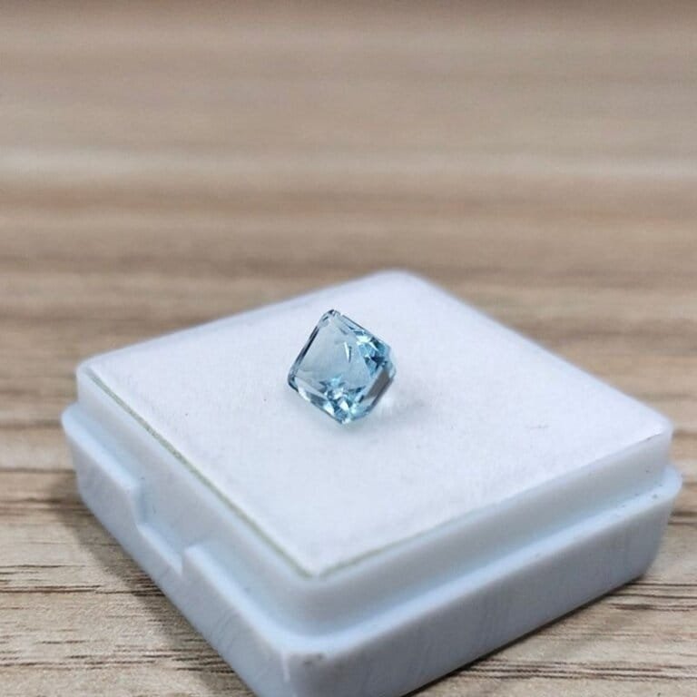 Loose Aquamarine gemstone - Shraddha Shree Gems