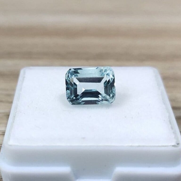 Loose Aquamarine gemstone - Shraddha Shree Gems